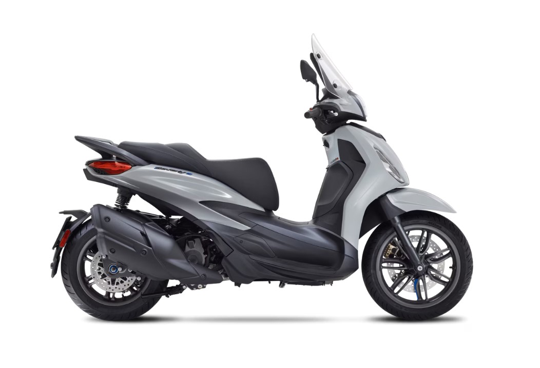 Piaggio Beverly 400 HPE Sport ABS 2025 Grigio Mercurio | Motopark.cz